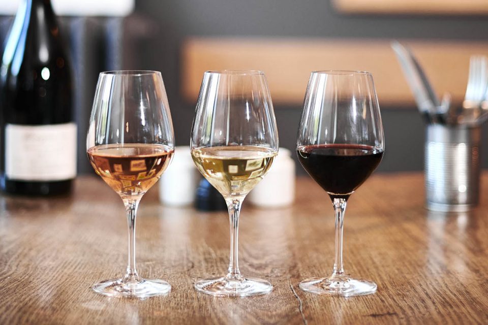 Quels sont les accessoires indispensables à la dégustation du vin ...